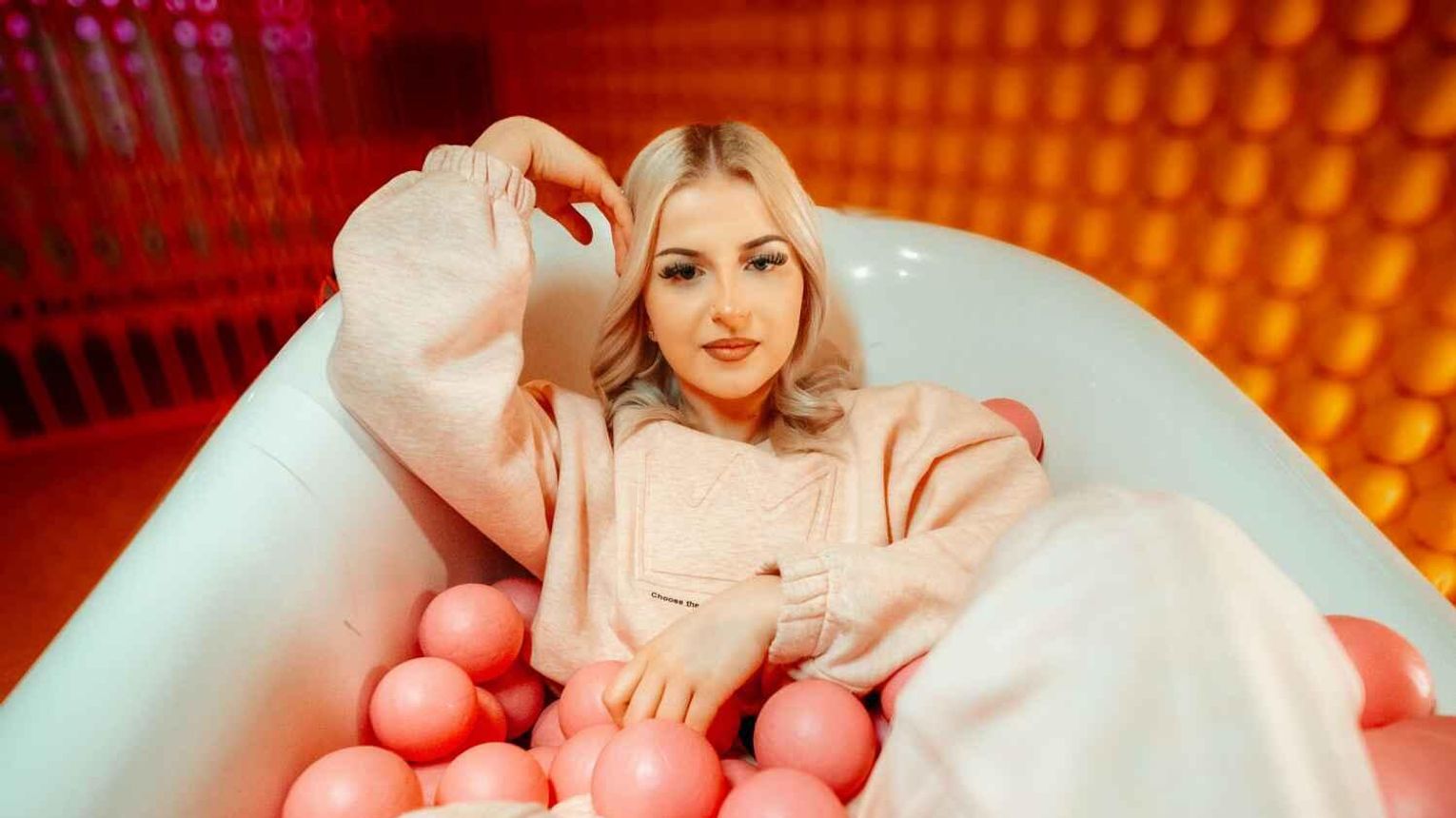 Dżesika „Blondiee” Jamro. Krośnianka podbija polską scenę muzyczną