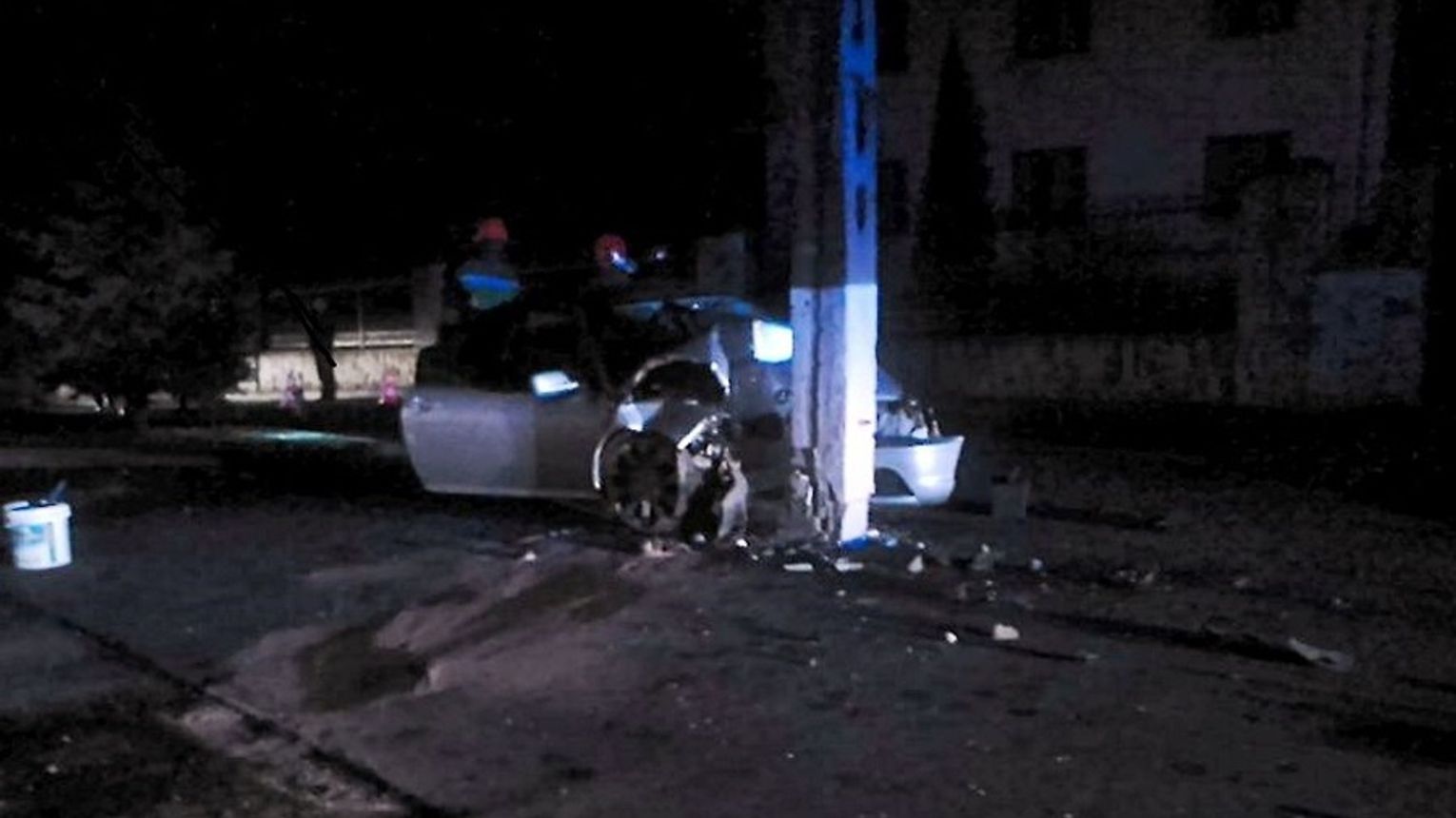 Głowienka: Uderzył w słup i uciekł Głowienka: Uderzył w słup i uciekł