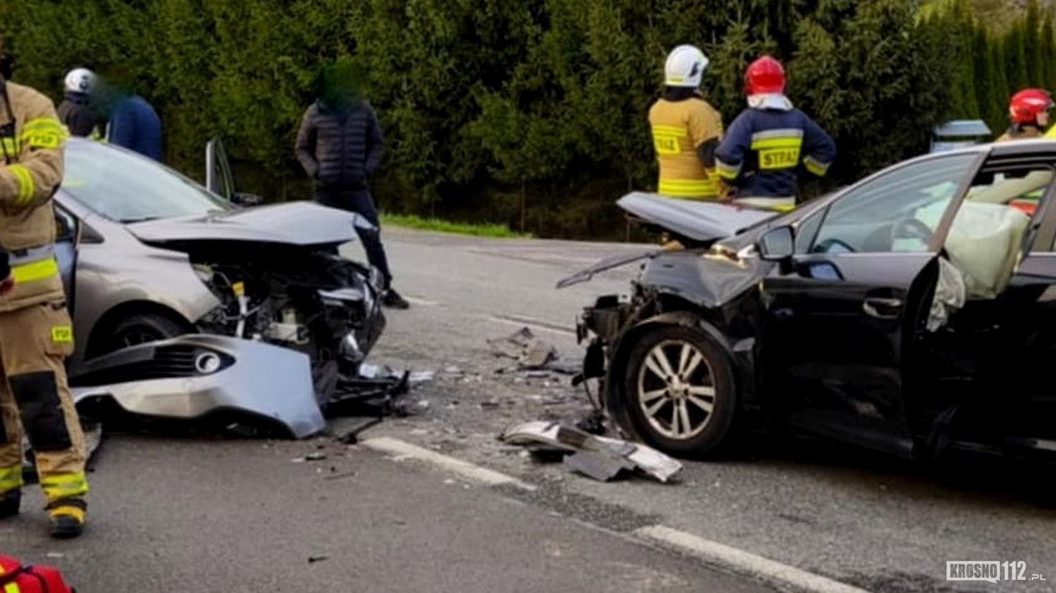 Kolizja w Wojaszówce. Czołowe zderzenie pojazdów na DW990