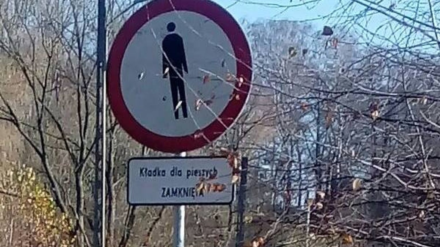 KROSNO: Zamknięta piesza kładka nad Lubatówką KROSNO: Zamknięta piesza kładka nad Lubatówką