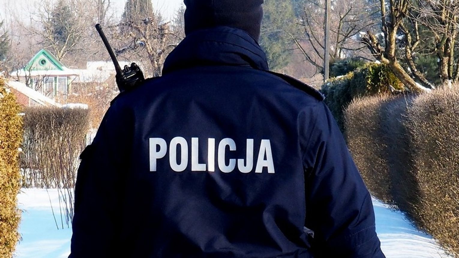Policjanci z Jedlicza uratowali 42-latka przed wychłodzeniem