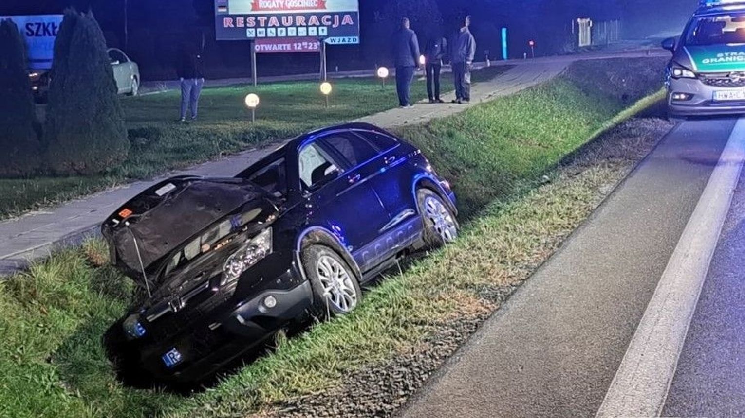 ? Rogi/DK19: Honda w rowie. Pomocy udzielili strażnicy graniczni