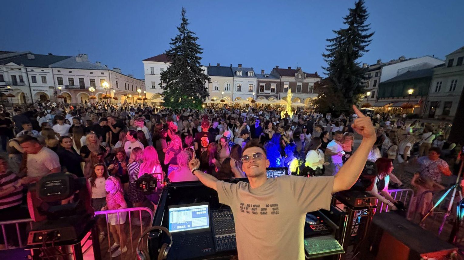 Rynek znów tętnił muzyką i tańcem. Krośnieńska Potańcówka z DJ Capone JR