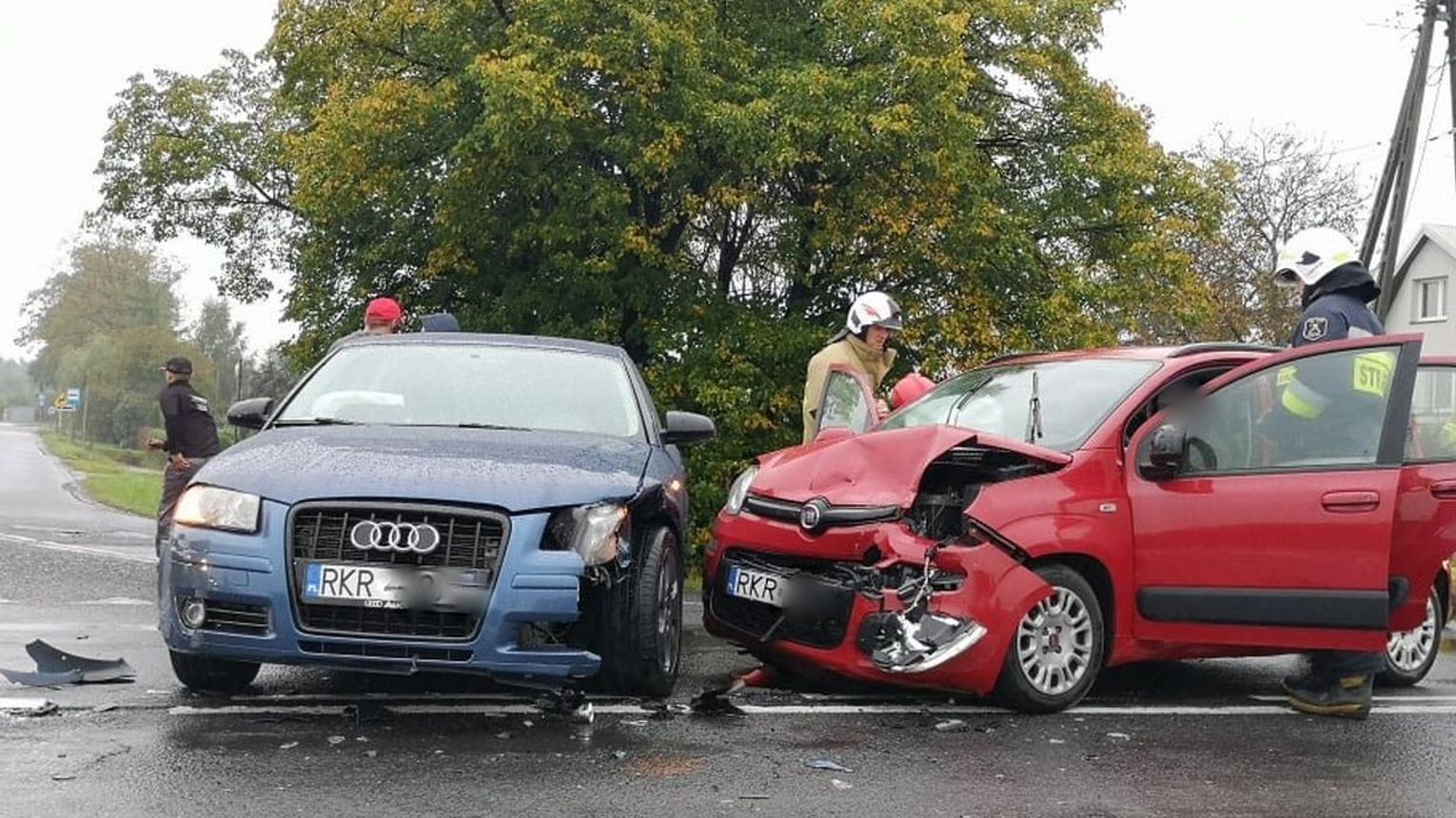 ? Targowiska/DK19: Wypadek samochodowy - zderzenie audi i fiata