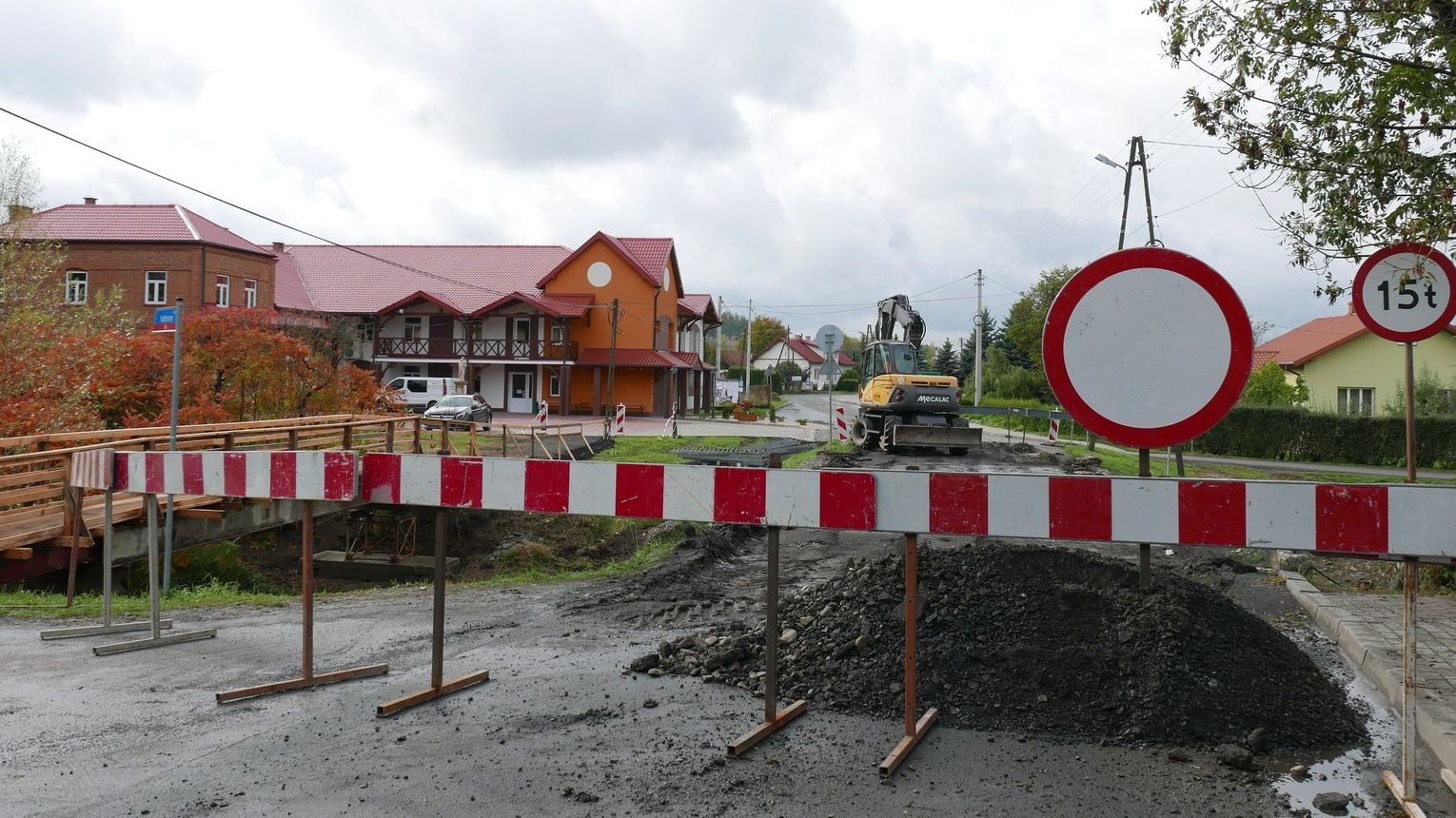 W Rogach trwa remont mostu. Droga powiatowa jest zamknięta