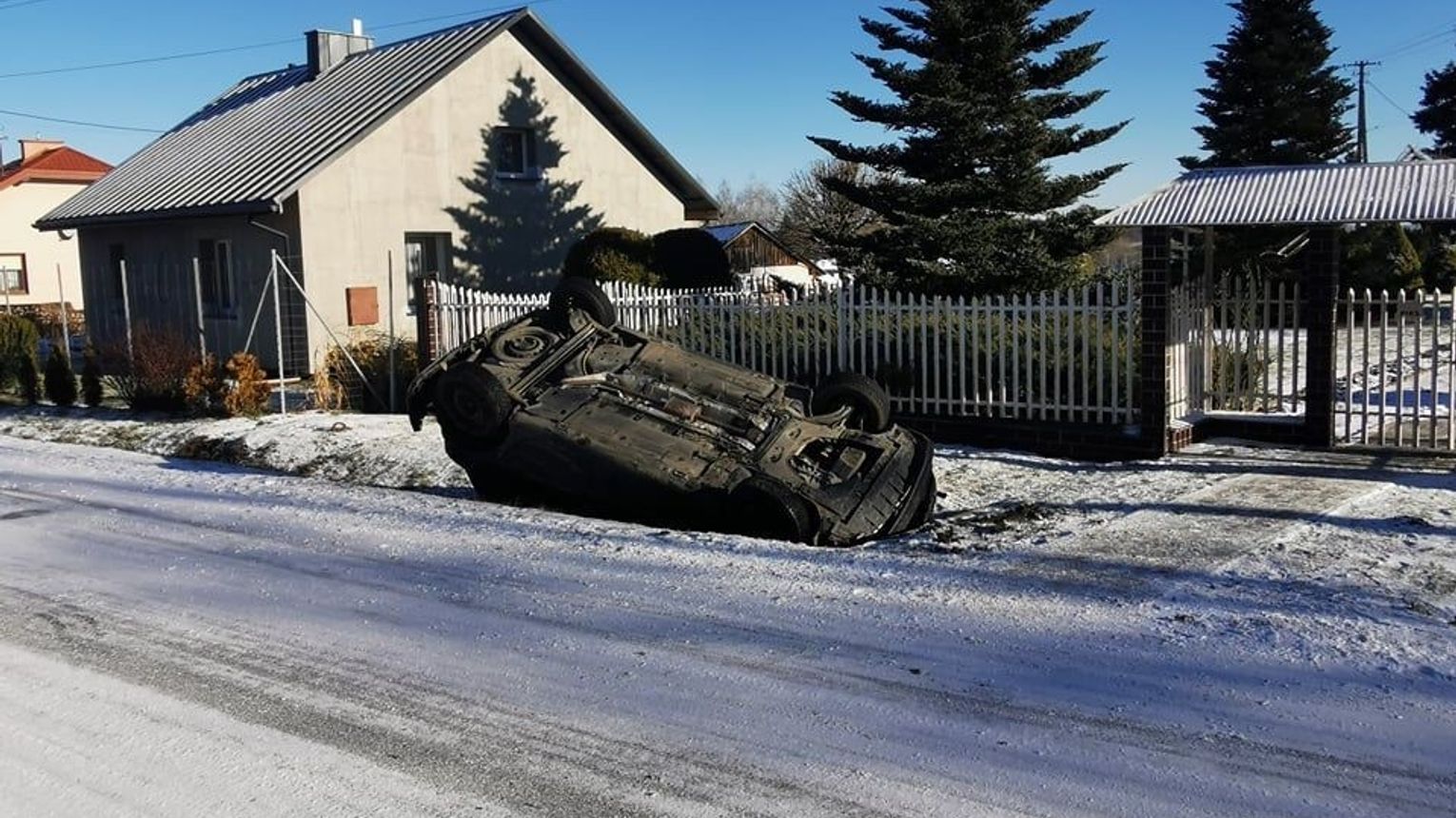 Wrocanka: Samochód w rowie