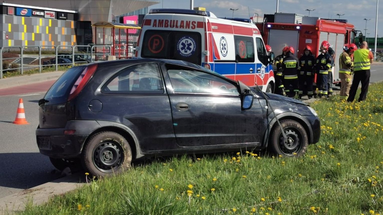 Zderzenie dwóch pojazdów na ul. Bieszczadzkiej / DK28 Zderzenie dwóch pojazdów na ul. Bieszczadzkiej / DK28