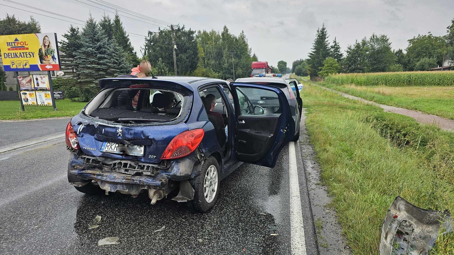 Zderzenie samochodów na DW990 w Bajdach